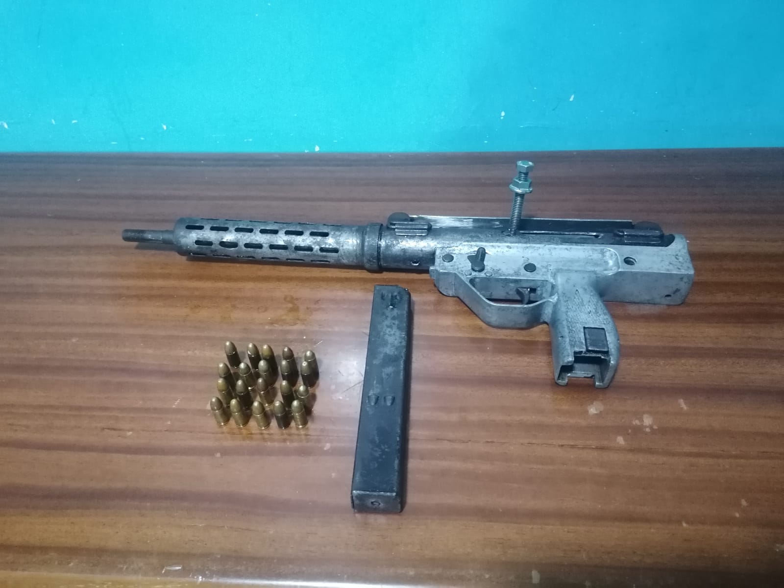 DECOMISAN ARMAS DE FUEGO Y APREHENDEN A DOS PERSONAS EN COLÓN