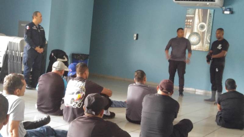 POLICÍA CAPACITA AL PERSONAL DE SEGURIDAD DE LA TERMINAL DE DAVID